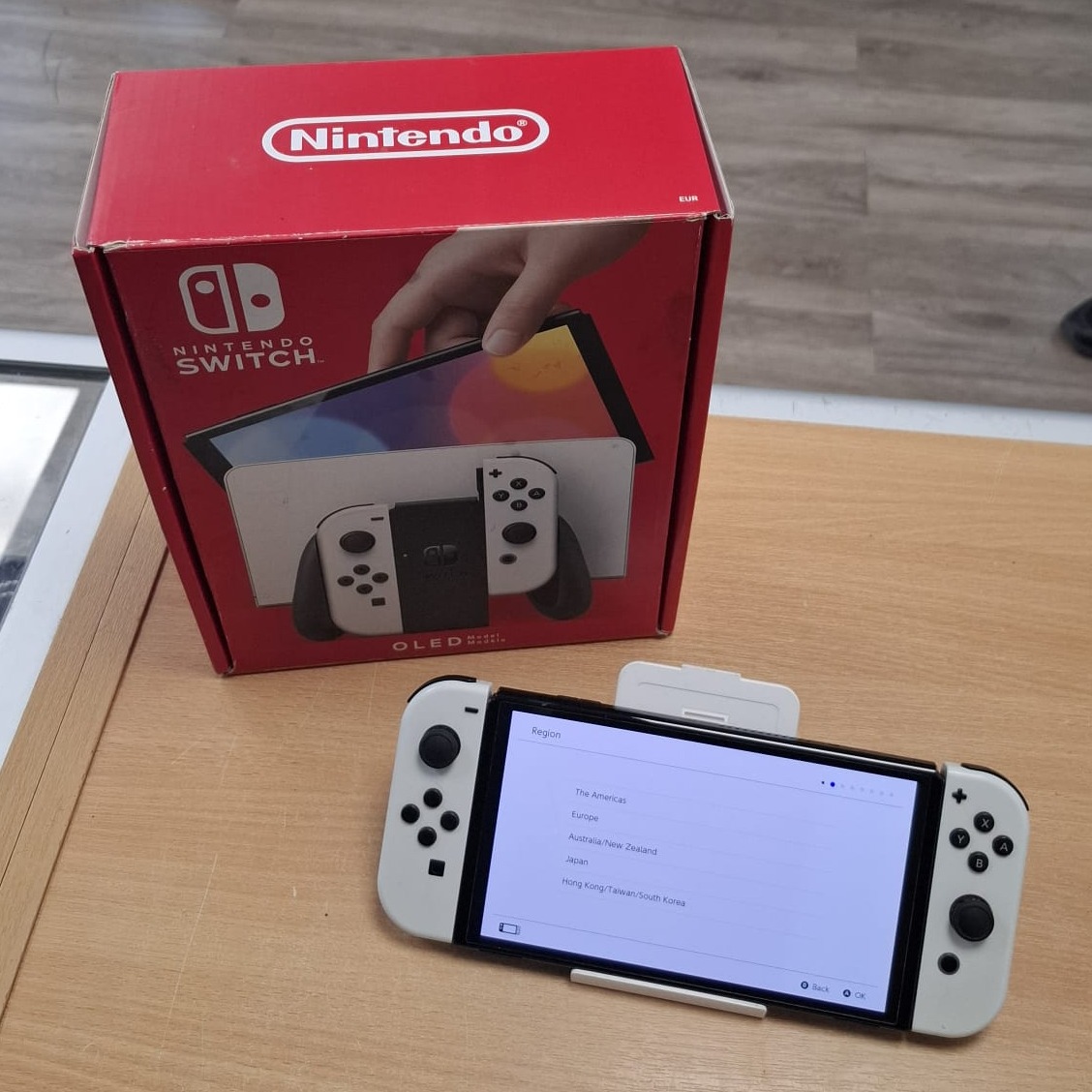 Pre-owned Nintendo Switch (OLED Model) - White SCRATCHED - Own4Less